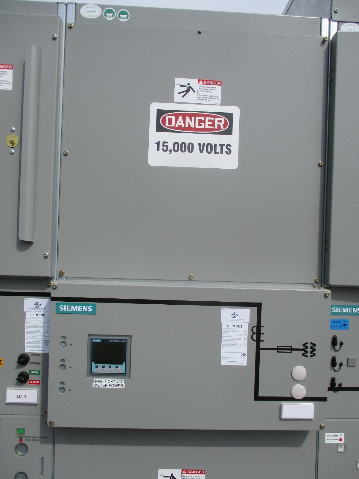Siemens SIMOSEC 15KV 1200 AMP Load Interrupter Switch, 3x 600A, EO/MO ...