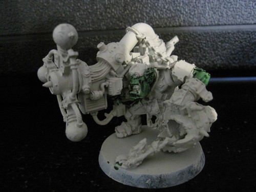 40K Orks Warhammer Big Mek with Shokk Attack Gun plastic undercoated ...