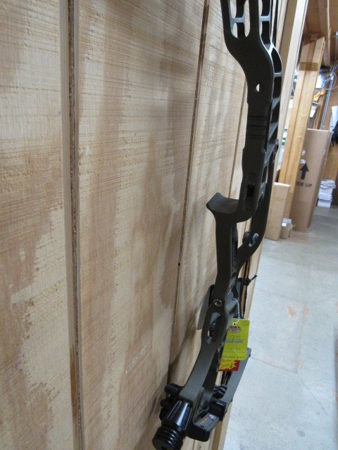 Hoyt VTM 34 / Wilderness Green Left Hand 70#, 29" Draw w/Manual & Hoyt ...