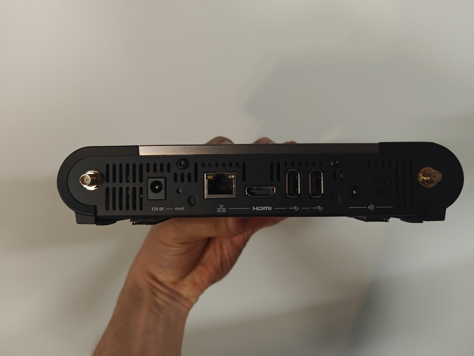 Barco ClickShare CSE-200 R9861520 US System for Small/Med-Sized Meeting ...