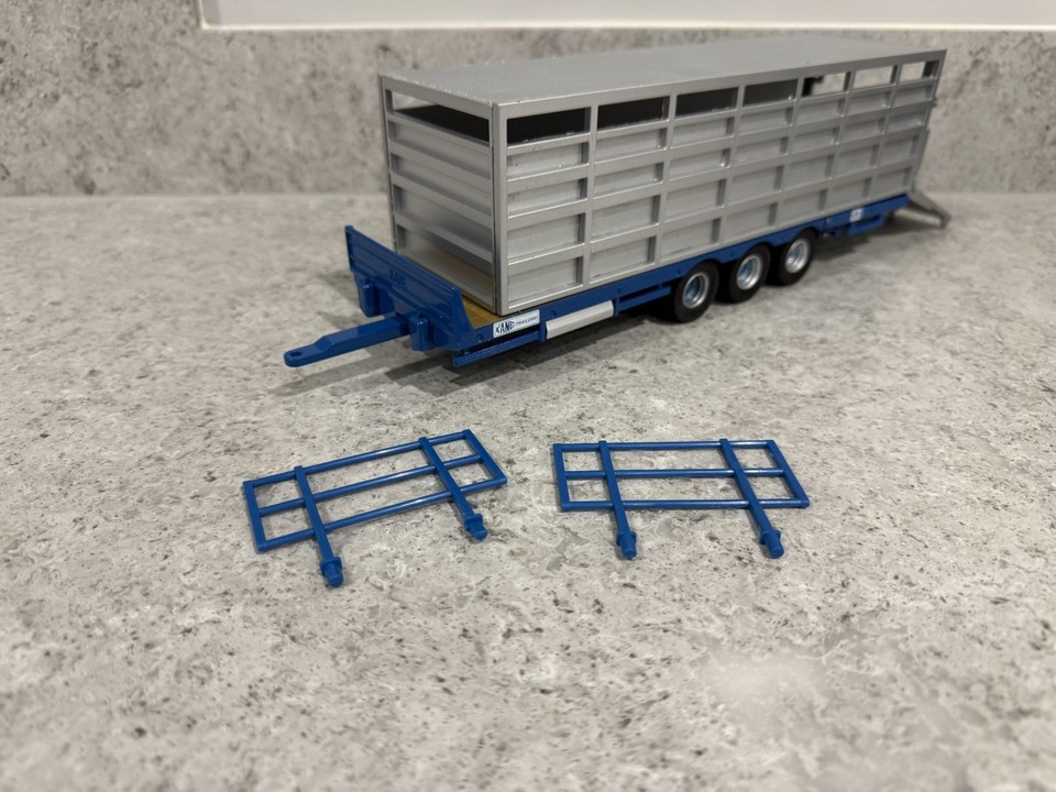 Britains Farm - Kane Tri-Axle Trailer w/Livestock Body - 1:32 - 43218 ...
