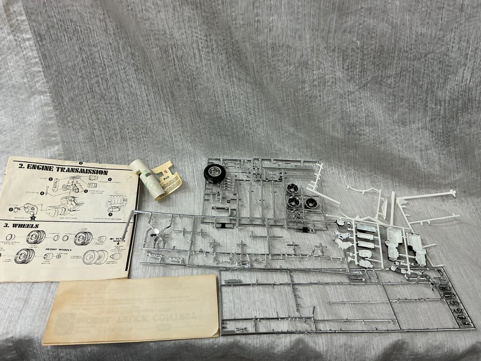 AMT Peterbilt 359 California Hauler w/Sleeper 1:25 Plastic Model Kit ...