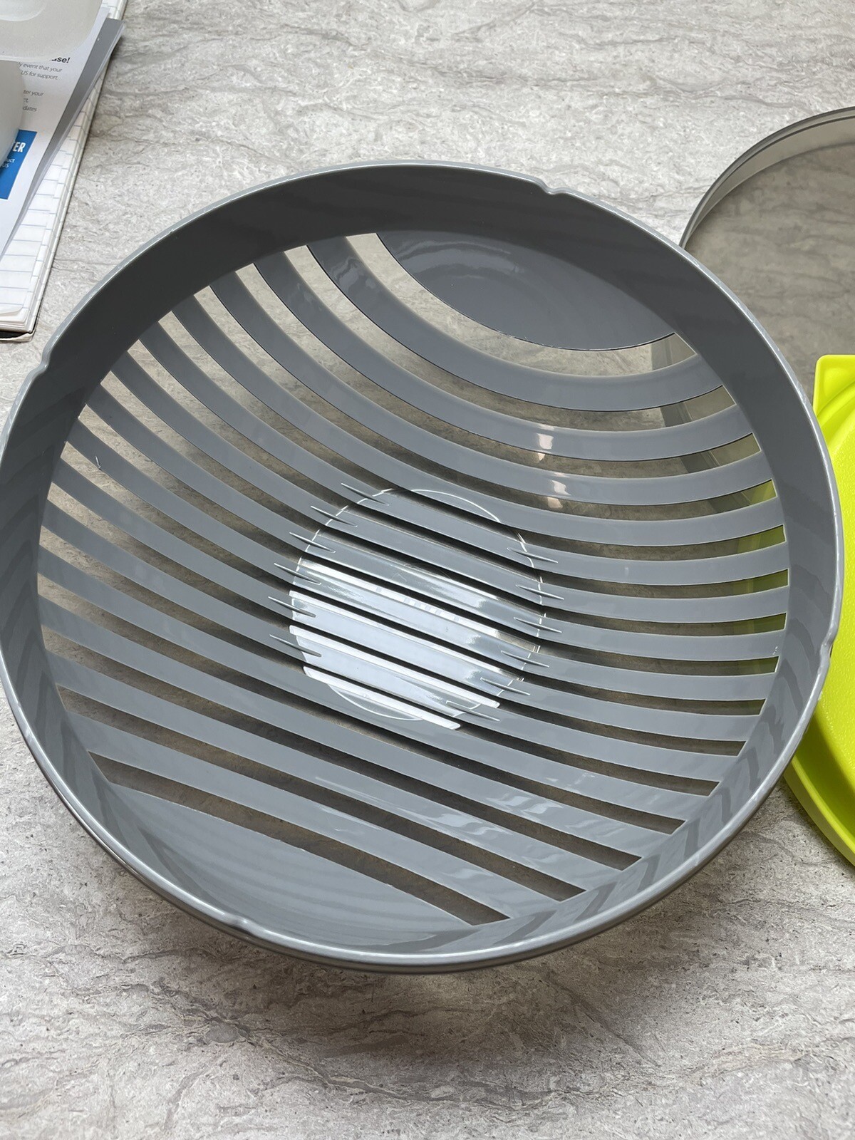 PAMPERED CHEF 4 Piece SALAD CUTTING BOWL With Lids | eBay