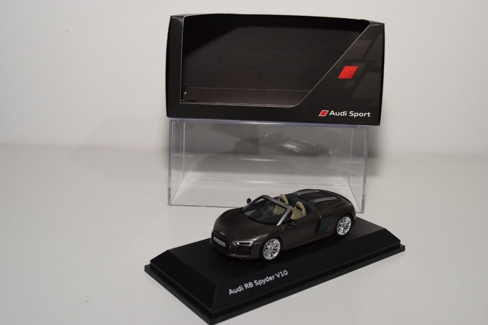 A95 1:43 HERPA AUDI R8 SPYDER V10 ARGUS BROWN MATT ARGUSBRAUN DEALER ...