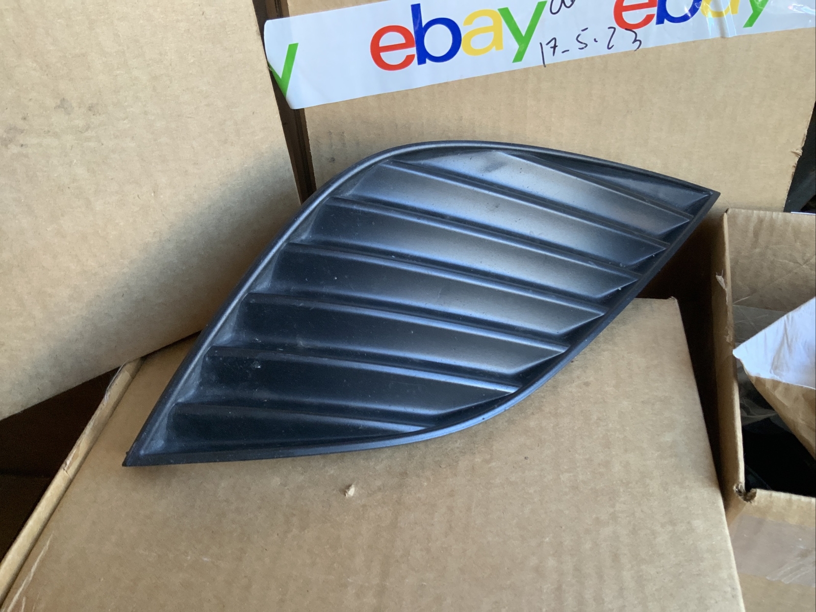 2018-2020 TOYOTA CAMRY SE XSE RH FRONT BUMPER FOG LIGHT COVER BEZEL ...