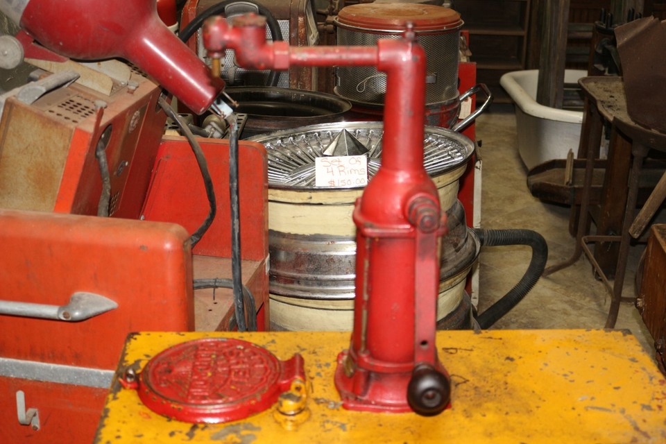 Vintage Bennett Model 457 Silver Shell Motor Oil Pump Lubester W ...