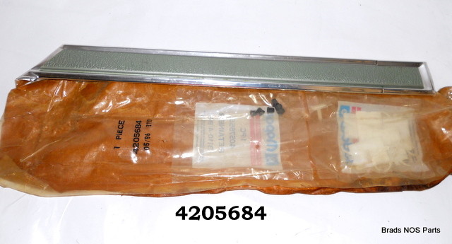 NOS MoPar 1981 Plymouth Dodge RIGHT GREEN QTR REAR MOULDING 4205684 | eBay