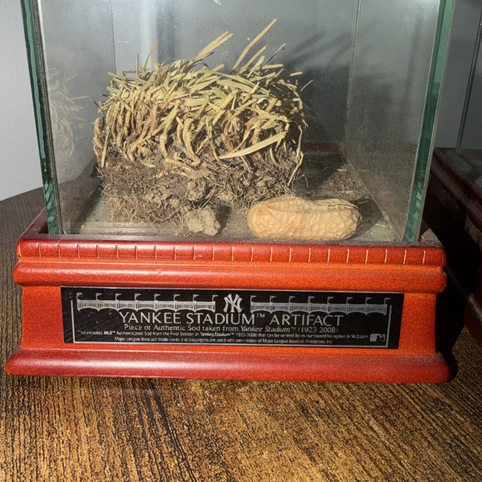 Authentic Yankees Stadium Grass Artifact Old Yankees Stadium 2008 W ...