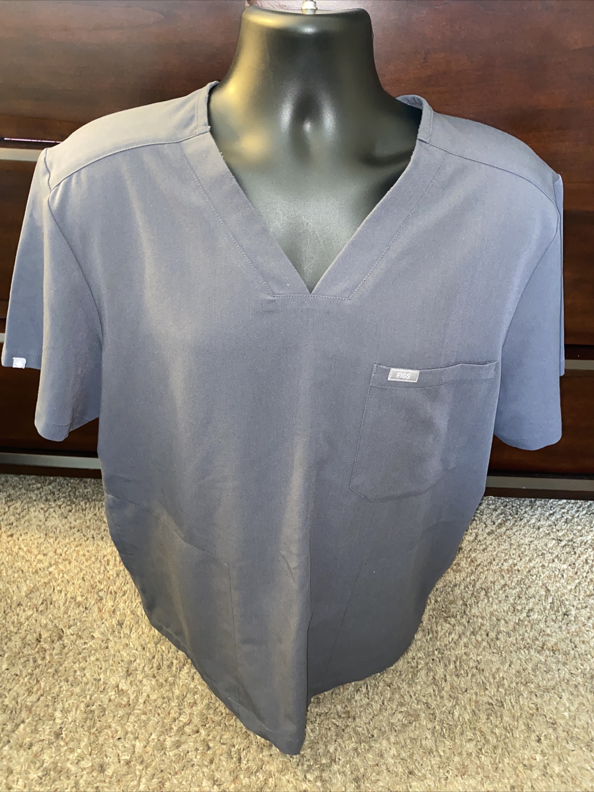 FIGS Technical Collection Men’s s XL Gray 3-Pocket Scrub Top V-Neck ...