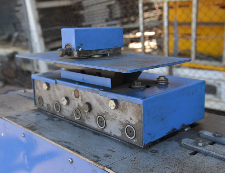 Lockformer Pittsburgh sheet metal lock seam roll forming machine SINGLE ...