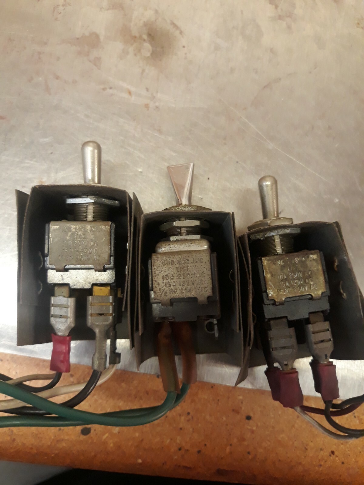 3 lot Und. Lab. Inc. 10A 250VAC 15A 125VAC 1/2HP 250VACToggle Switch ...