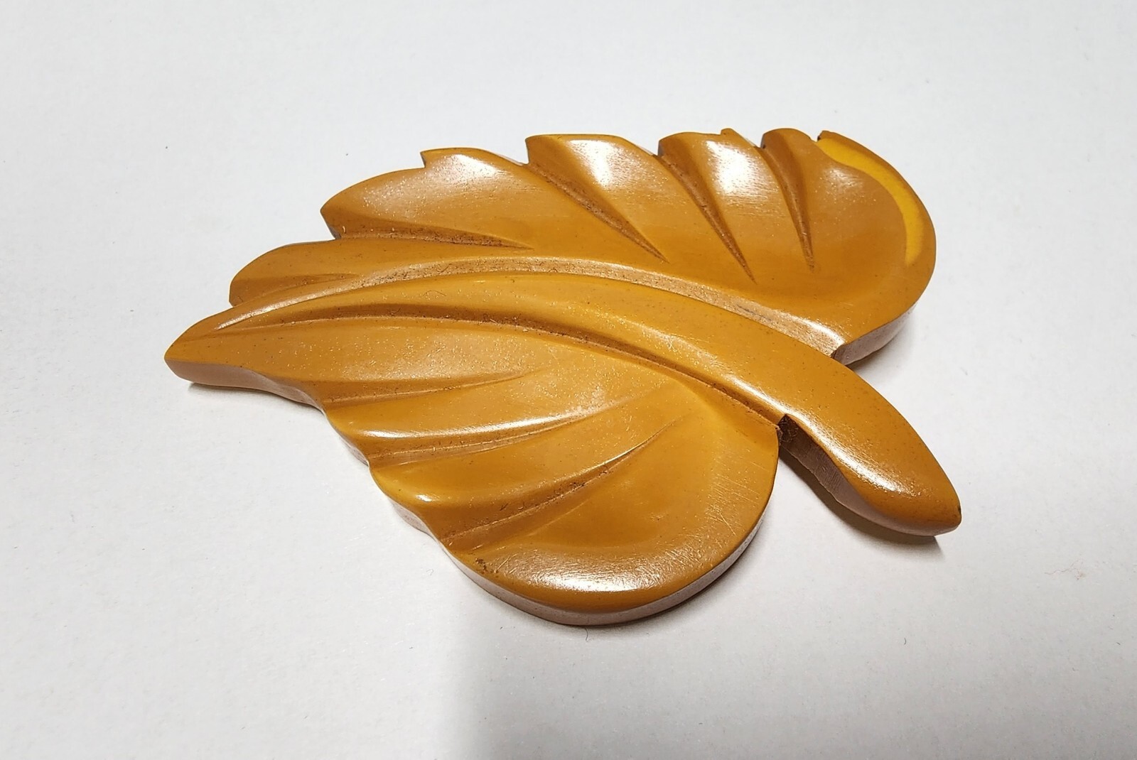 Vintage 1930's - 1940's FAB 3.2" Carved High Relief honey Bakelite Leaf ...