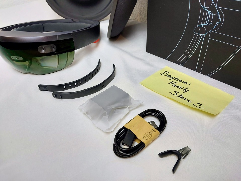Microsoft HoloLens Developer Edition 1st Generation & Case - Excellent ...