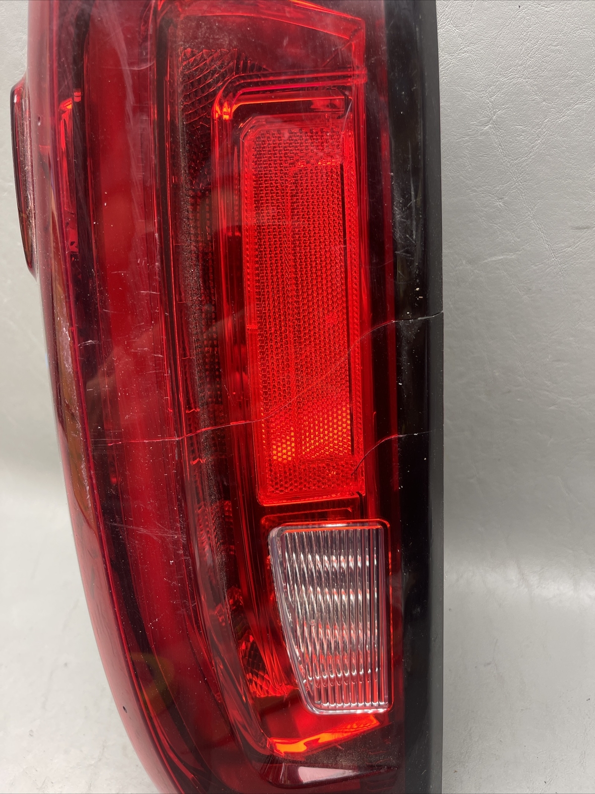 2020-2022 GMC SIERRA 2500 3500 LEFT TAILLIGHT LED OEM 85115891 lENS ...