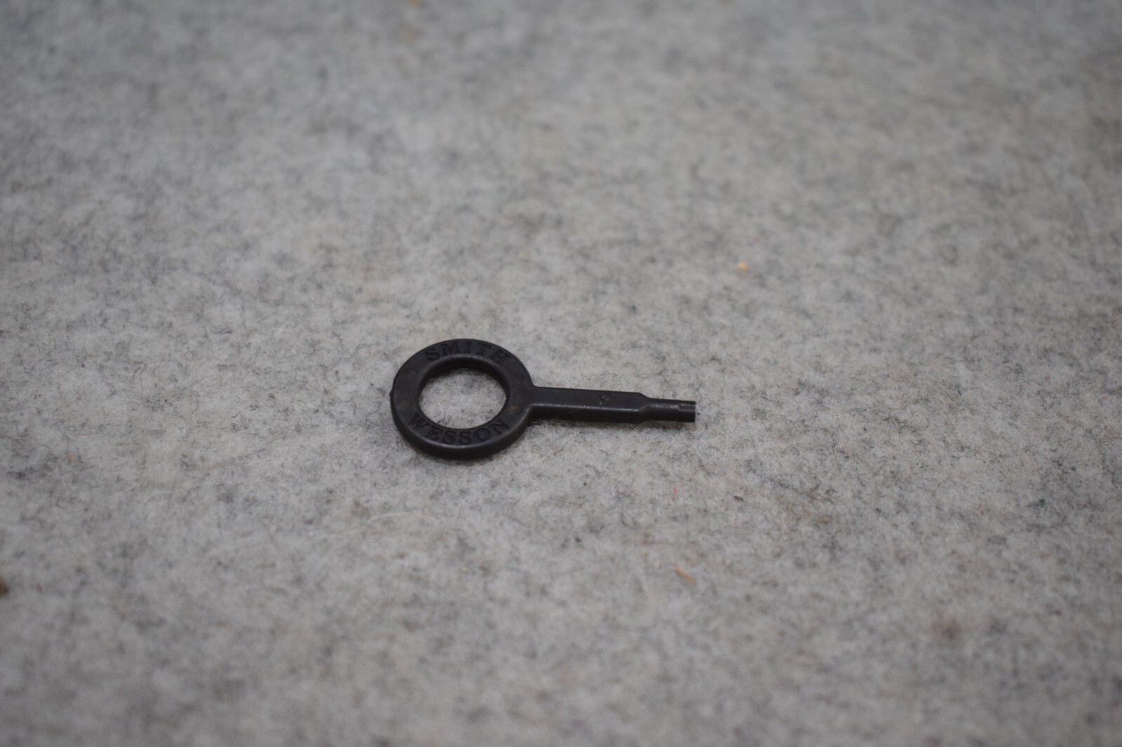 Smith & Wesson 29896 Key for Revolver Internal Lock (723, 10R) | eBay