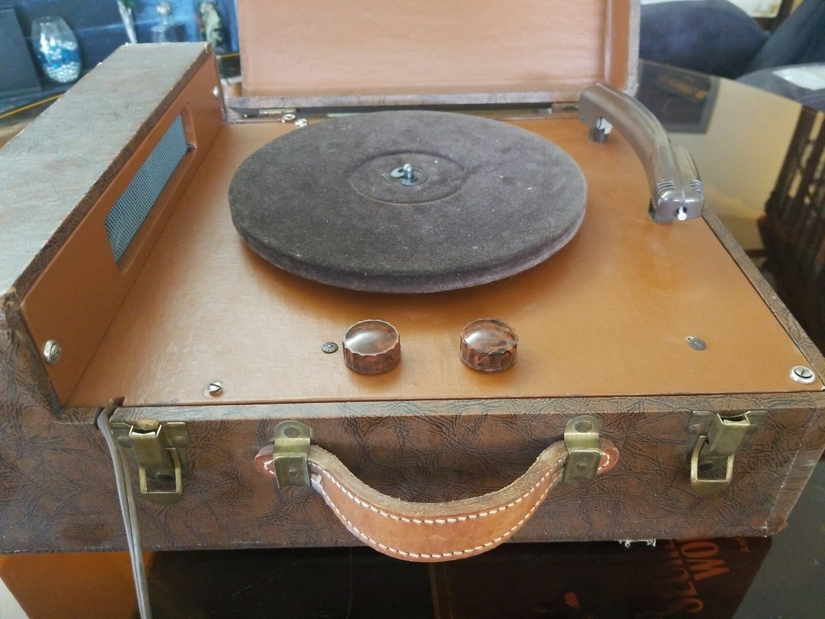 Vintage Portable Regal Phonograph in Suitcase smadiasoft.com