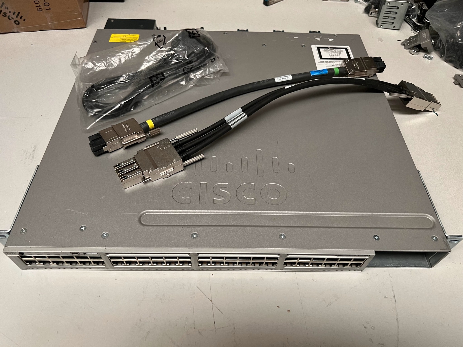 Cisco WS-C3850-48P-E IP Services License + STACK-T1-50CM and power ...