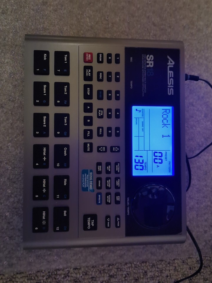 Alesis SR18 Drum Machine in Mint Condition with PSU & Original Manual ...