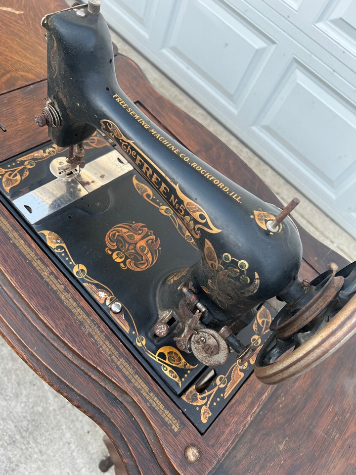 1905-1915 Free No. 5 in Oak Cabinet Treadle Sewing Machine - RARE ...