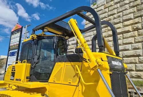 SCREENS AND SWEEPS FITS KOMATSU D65 BULLDOZER | eBay Australia