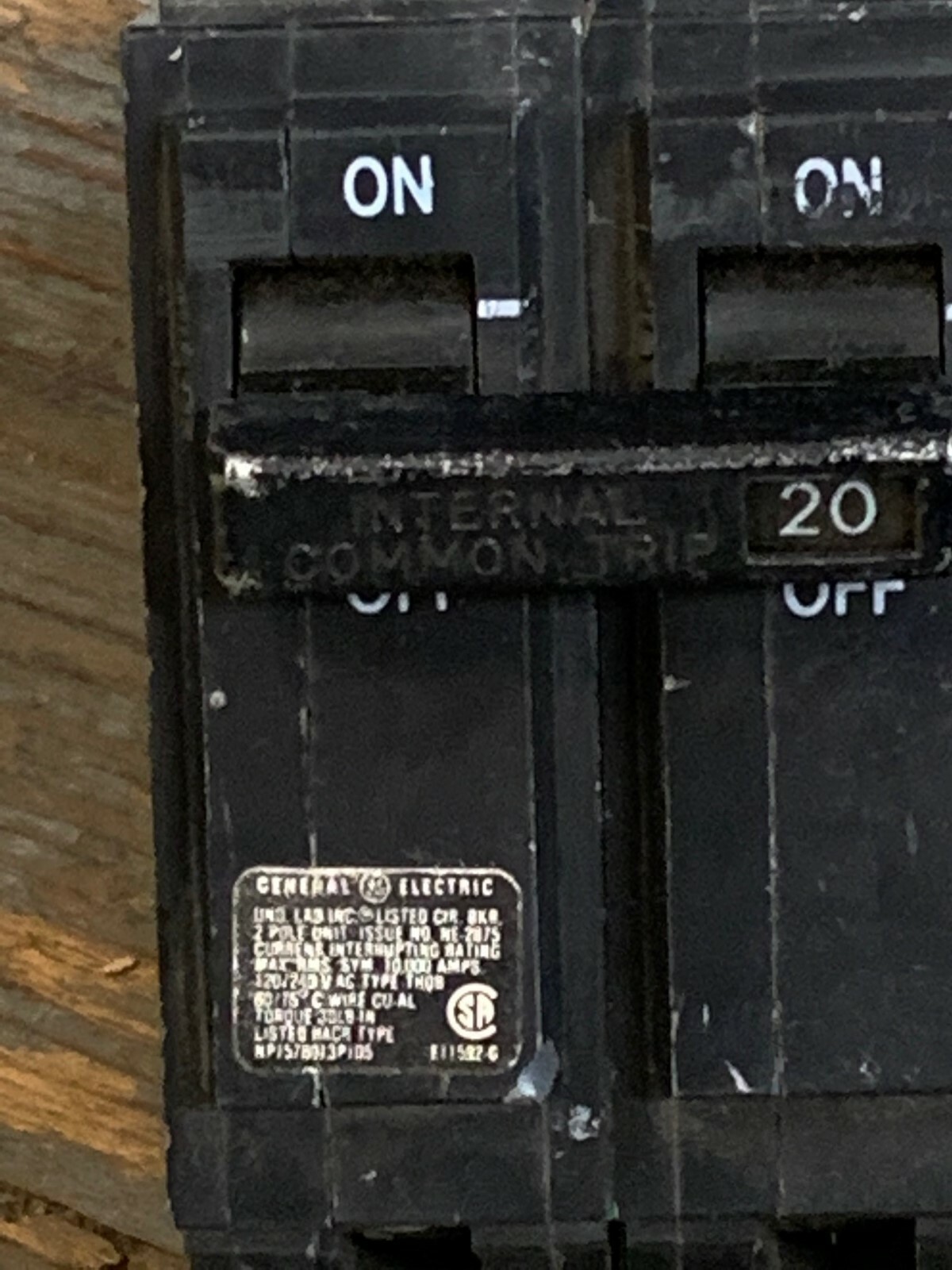 GENERAL ELECTRIC E11592-G CIRCUIT BREAKER 2 POLE 120/240V 20A | eBay