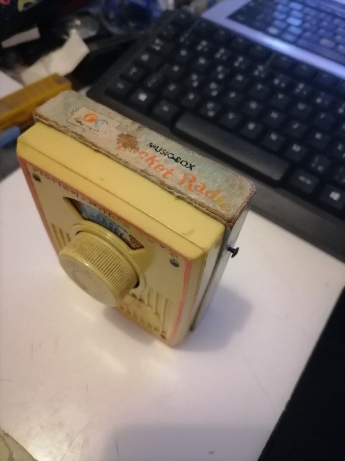 Vintage 1972 Fisher Price 775 Music-Box Pocket Radio ``Pop Goes The ...