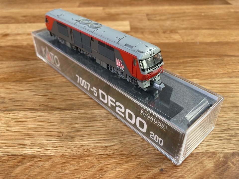 Kato 7007 -5 N gauge JRF cargo DF200 diesel locomotive in red & grey ...