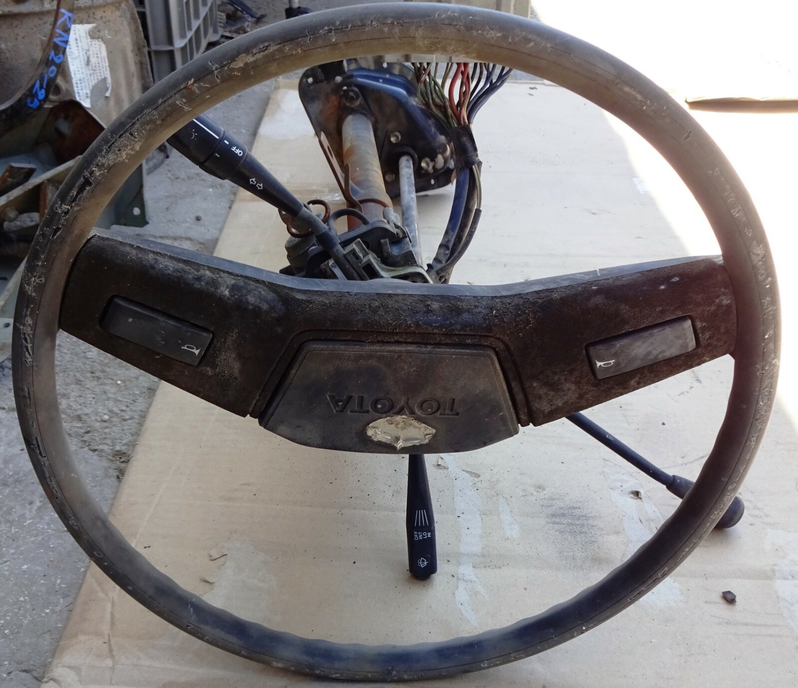 TOYOTA HILUX RN36 RN46 1979 84 4X4 ENGINE 18R 2,0cc 8V STEERING COLUMN ...