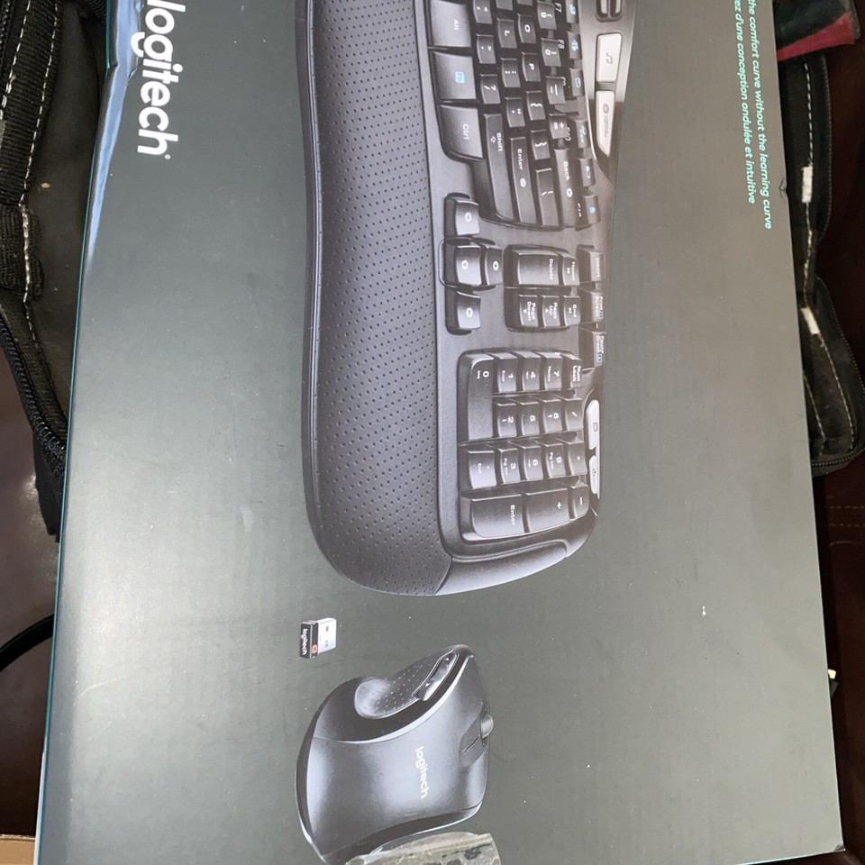 Logitech MK550 Wireless Keyboard and Mouse Combo - Black (920-002555 ...