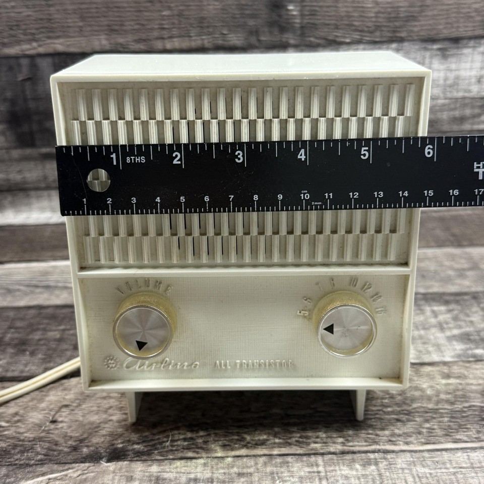 Vintage Wards Airline Solid State Table AM Radio White Model GEN-1538A ...