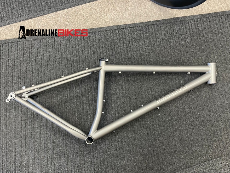 Moots 2024 Womble - Hardtail Mountain Bike Frame - Made In USA Titanium ...