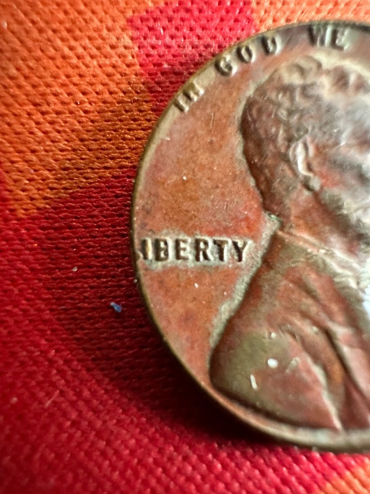1967 RD Lincoln Memorial Penny Off Center - Machine Tracks on Back. No ...