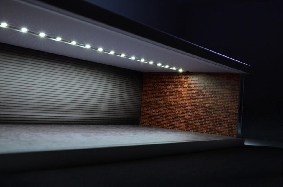 UK 1/43 Scale Diorama Car Showroom Model LED Lighting Garage Scene ...