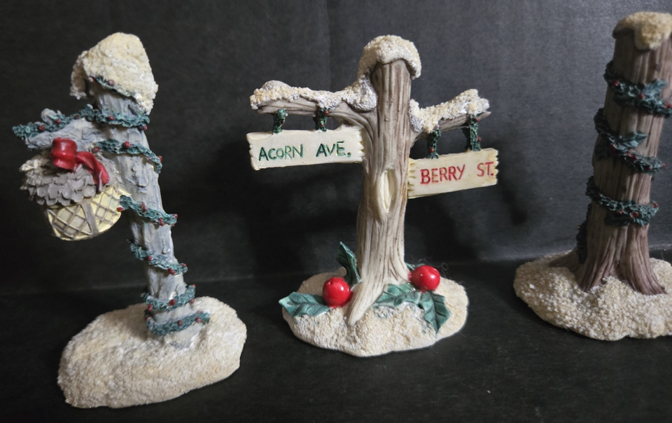 3 Charming Tails SILVESTRI Figurines - Acorn Ave Berry St Sign ...