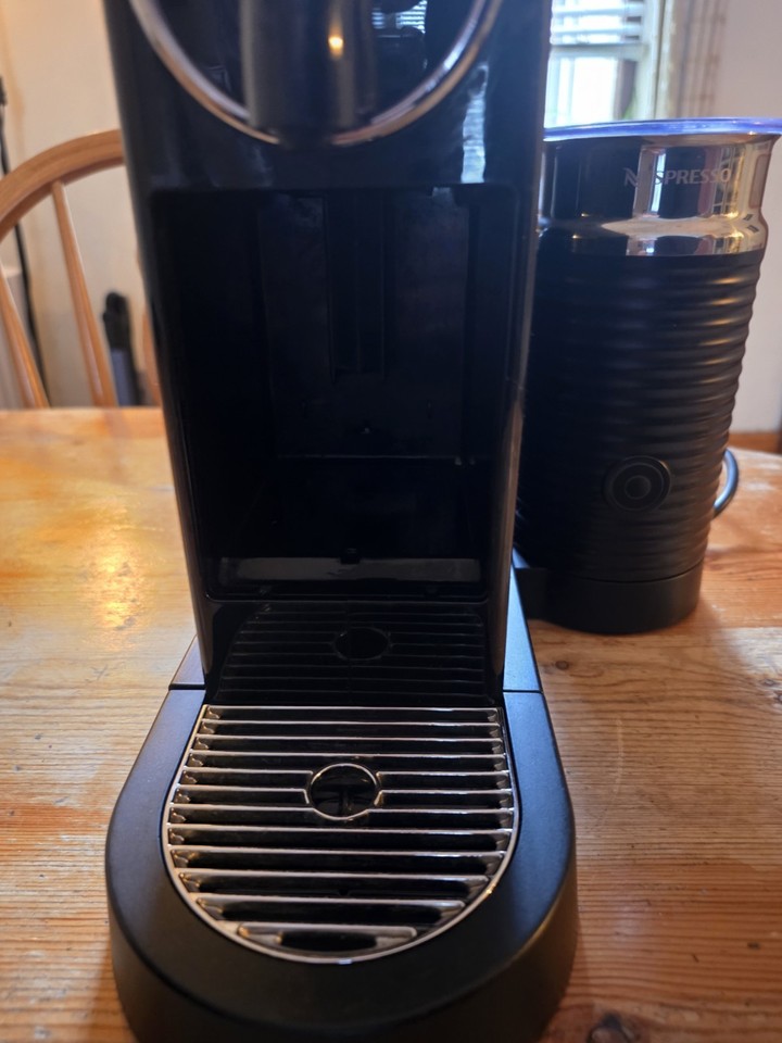 Nespresso Magimix Citiz & Milk Coffee Machine Black Aeroccino Frother ...