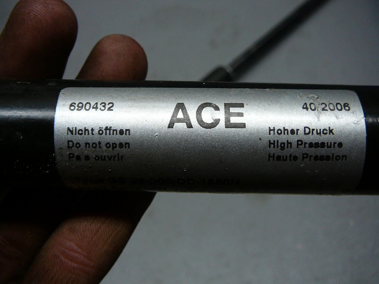 ACE GS-28-200-DD-1860N GAS SPRING | eBay