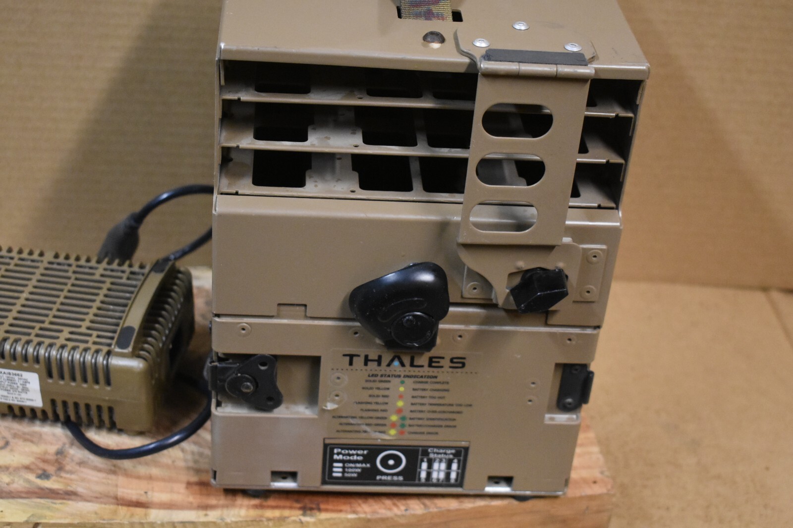 Thales Expeditionary Modular Universal Battery Charger 8 Bay 1600797-1 ...