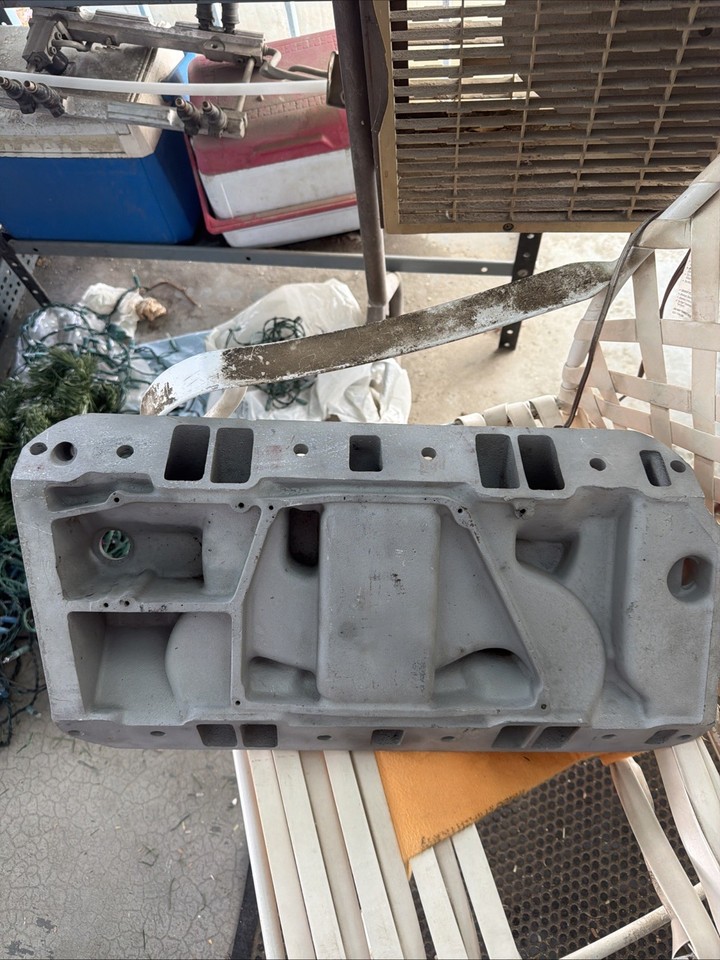 AMC V8 Edelbrock R-4B intake manifold 70 - 91 304 360 401 R4B | eBay