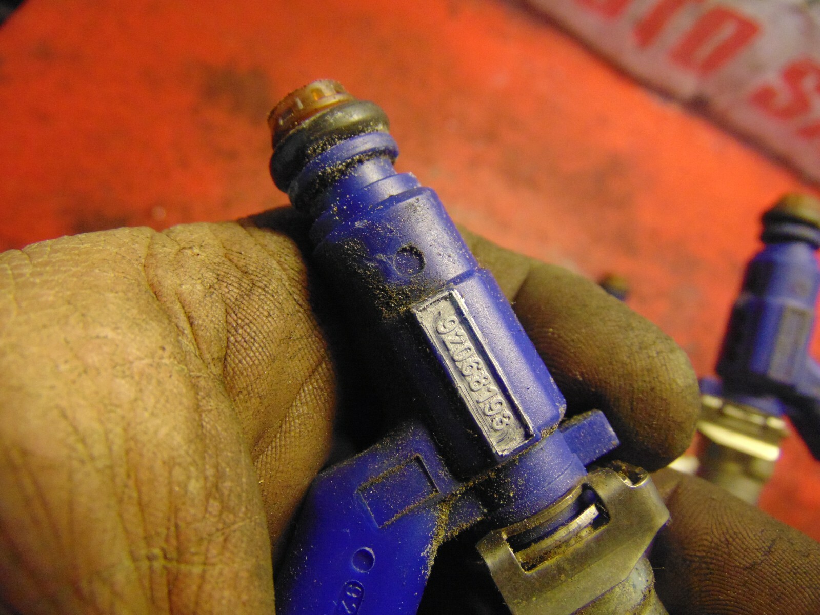 05 06 09 08 07 Cadillac STS 3.6 v6 fuel injector rail 12572886 ...