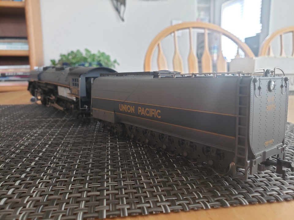 Vintage HO scale AHM/Rivarossi 4-6-6-4 Union Pacific Challenger 3975 ...
