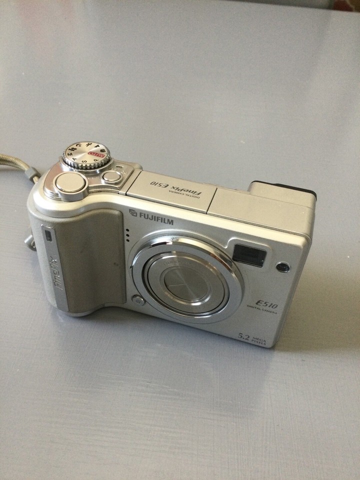 Fujifilm Finepix E500 4.1MP Silver Digital Camera - BOXED TESTED ...