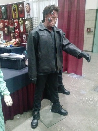 LIFE SIZE TERMINATOR ARNOLD SCHWARZENEGGER prop statue comic con horror ...