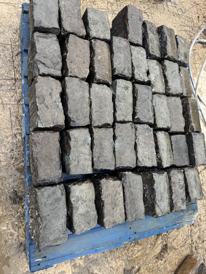Black Basalt Granite Cobble Setts Reclaimed, Bulk Bag, 100 Ton 320m2 ...