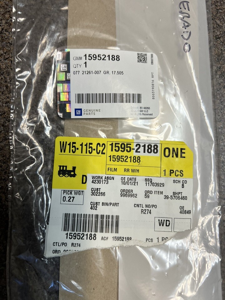 2007-2014 GMC Sierra 2500 HD RH Wheel Opening Stone Guard OEM 15952188/ ...