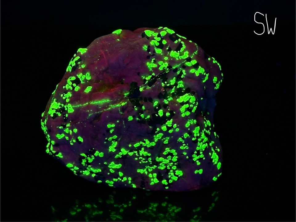 Sphalerite Calcite Willemite Franklinite UV Fluorescent Sterling Hill ...