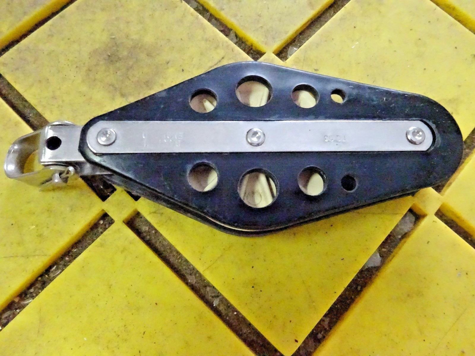 Sailboat Mainsheet Block Single Sheave Flex Shackle Barton FS93 2 WHEEL ...