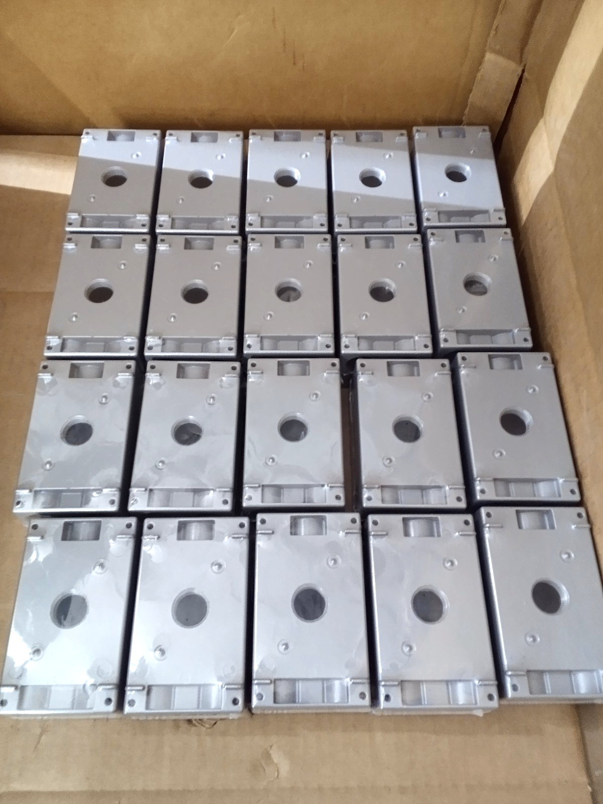 Hubbell Bell 5321-0 Single Gang Box 4 Outlets Gray 1/2" Lot Of 20 | eBay