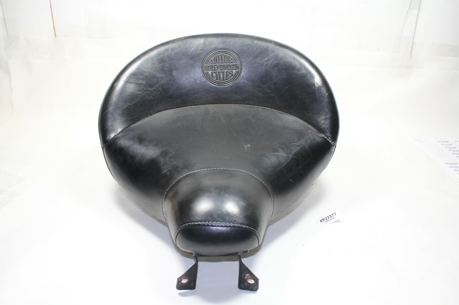 FXRP seat with mounting brackets and springs. F FXRT FXR FXRD FXRP FXLR ...