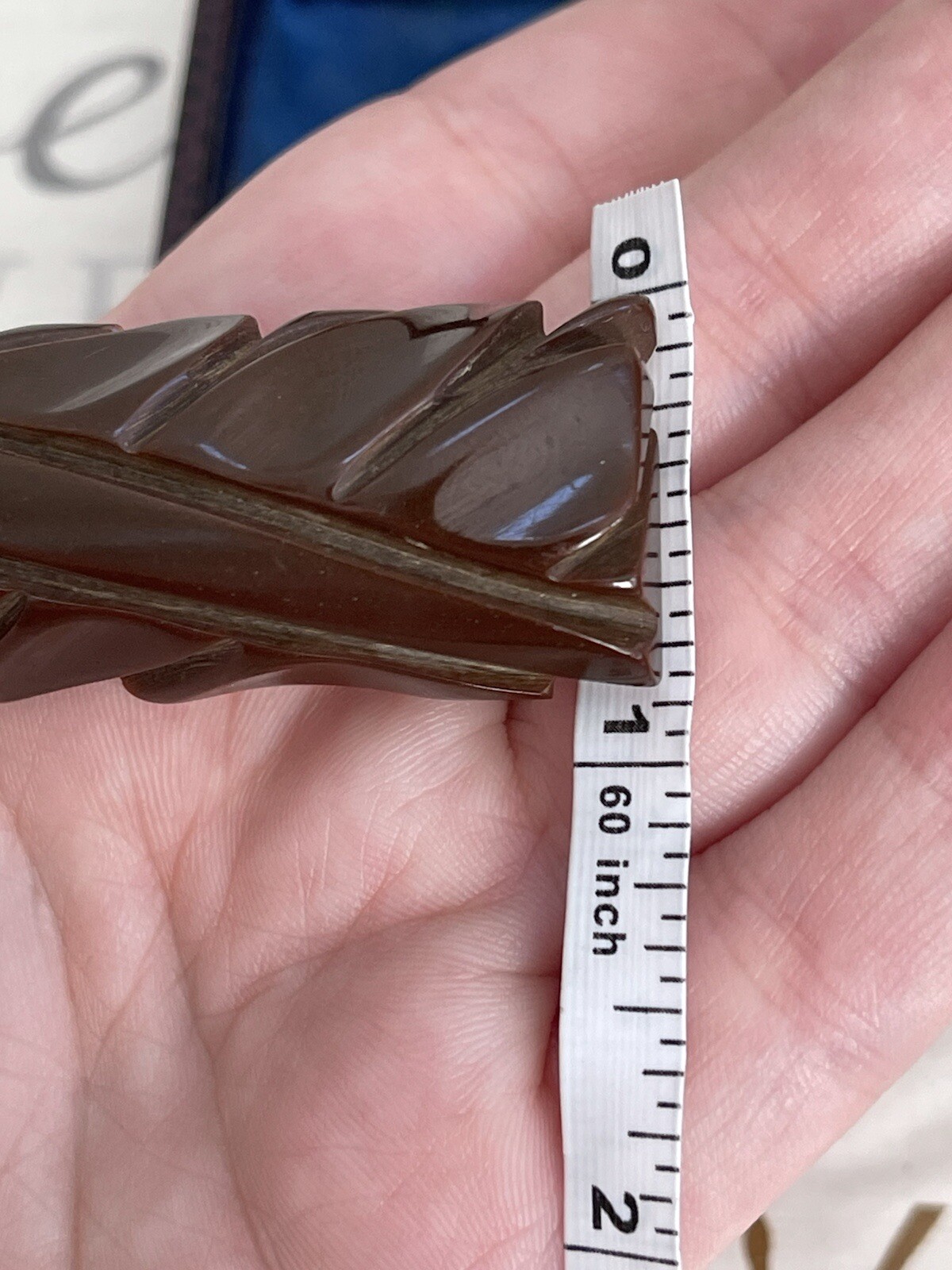 Bakelite brooch Brown carved Bakelite bar vintage 190… - Gem