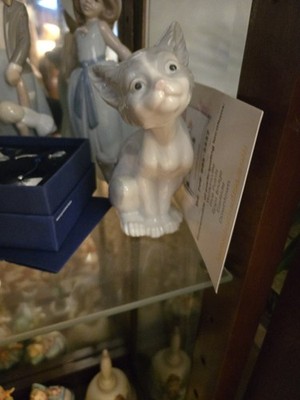 Lladro 1981 'Feed Me' 5113 Cat figurine made in Spain 5 1/4” Tall. No ...